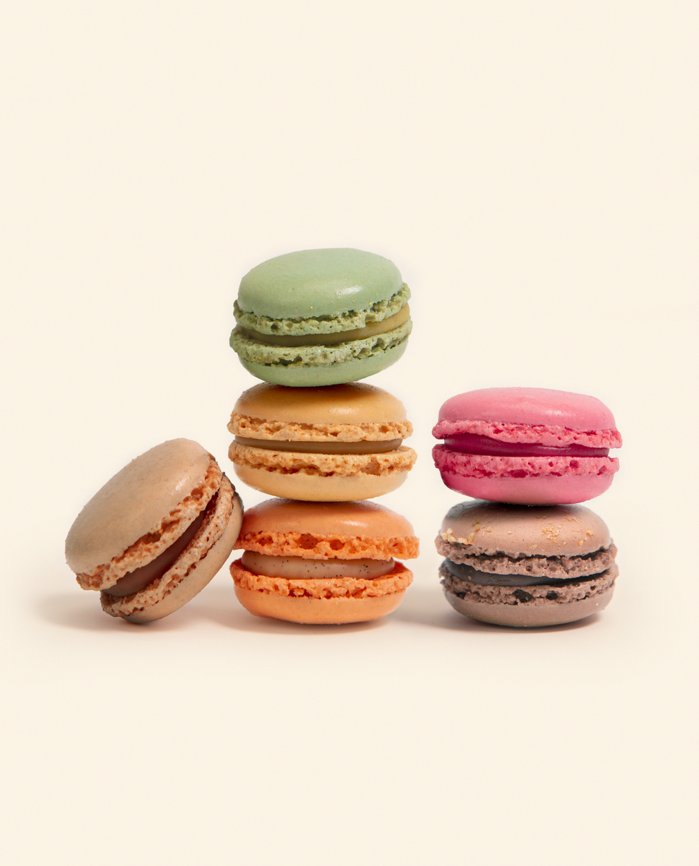 Festive Macarons Box – Le Chic Pâtissier